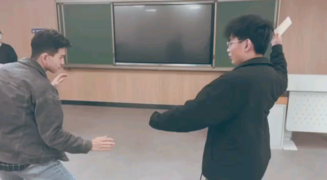 帮同学拍行政案例分析视频的花絮,表情太好笑啦﹉[吃瓜]