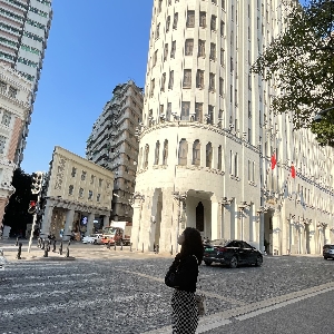 卓信海外公司赵小姐 