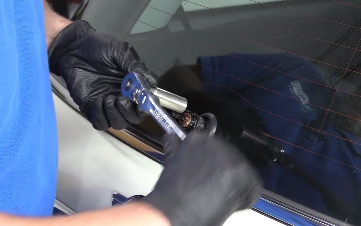 MINI Cooper r56 拆卸后雨刮器臂