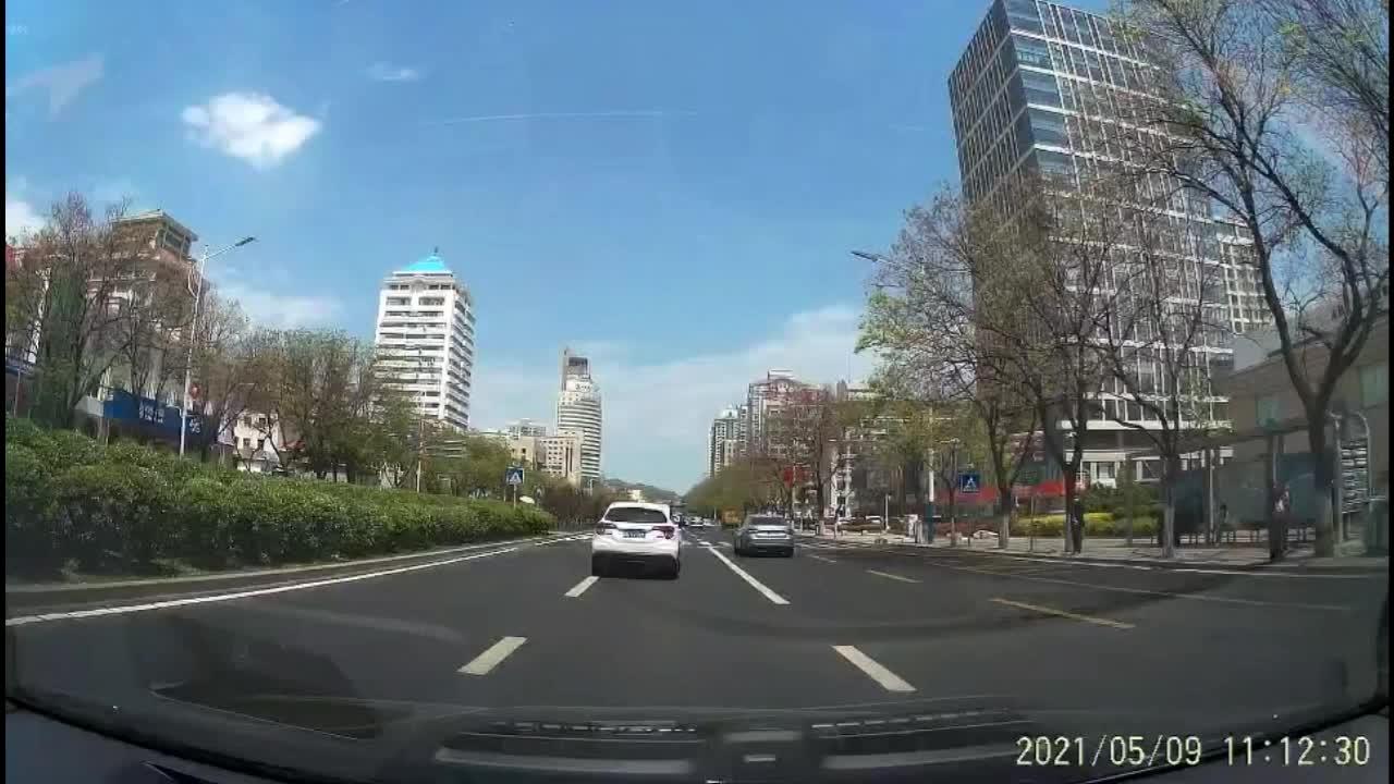 #行车记录仪怎么选# 送的通用原厂行车记录仪记录了春夏之交威海...