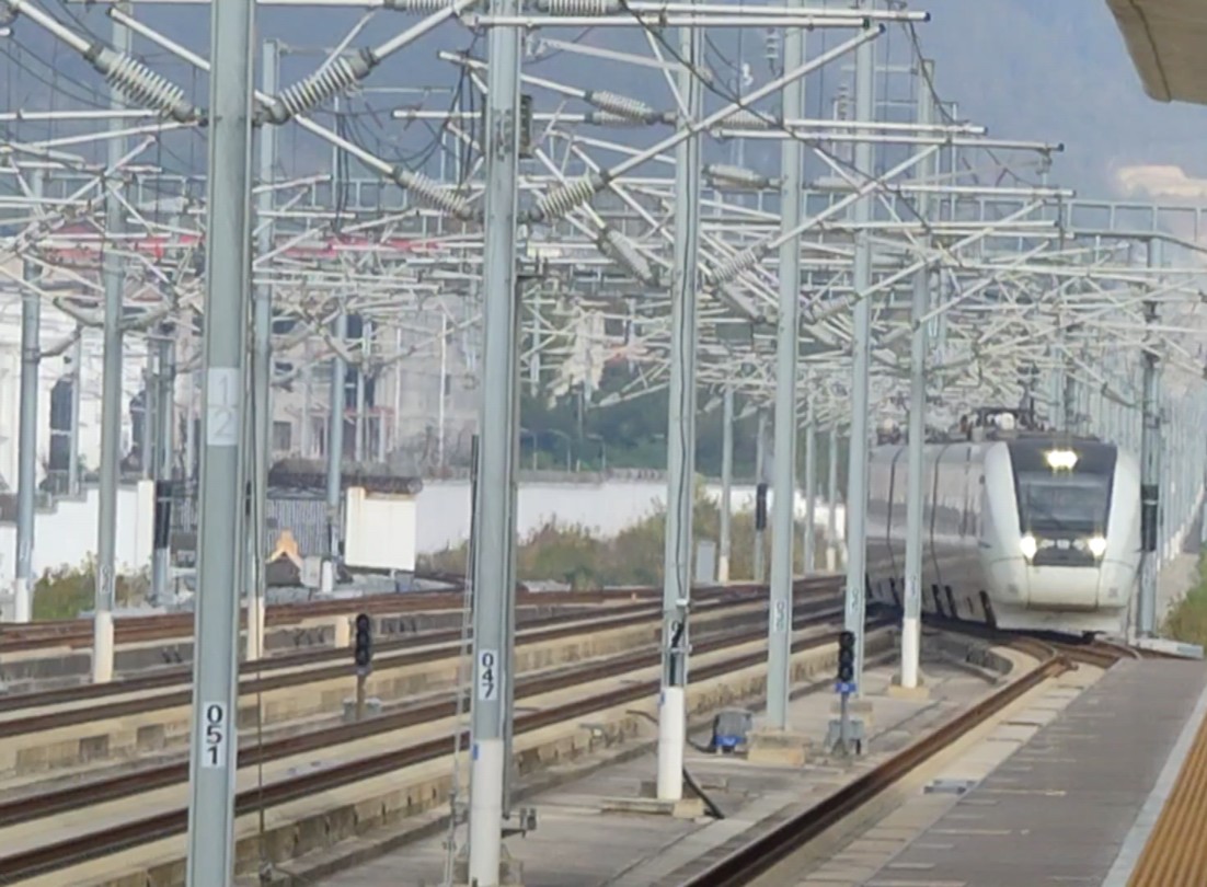 CRH1B担当D2216次列车进黄梅东站