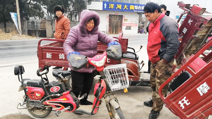 现在一组电动车电瓶多少钱?换电瓶大娘说出价格别吃惊,便宜吗?