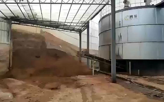 规模化养殖场的粪污处理设备应该怎么选?博龙有机肥发酵罐