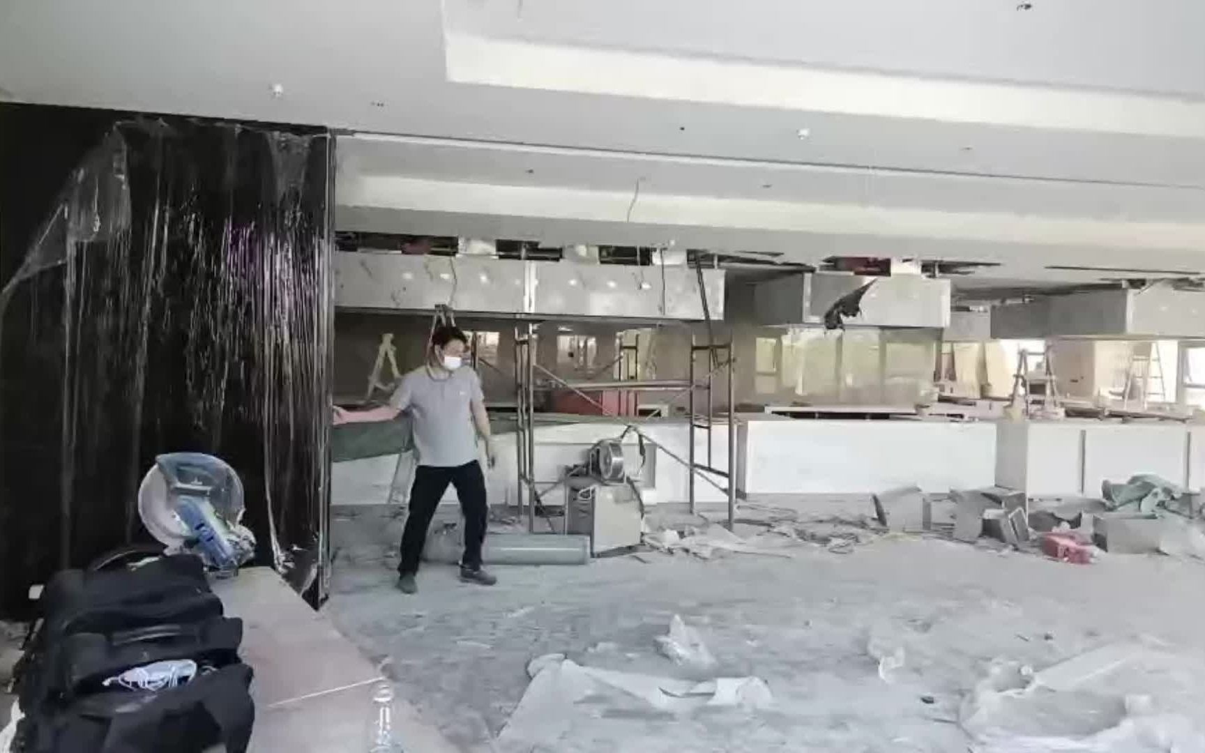 四扇联动推拉门,门与墙的角色转换只在推拉一刻