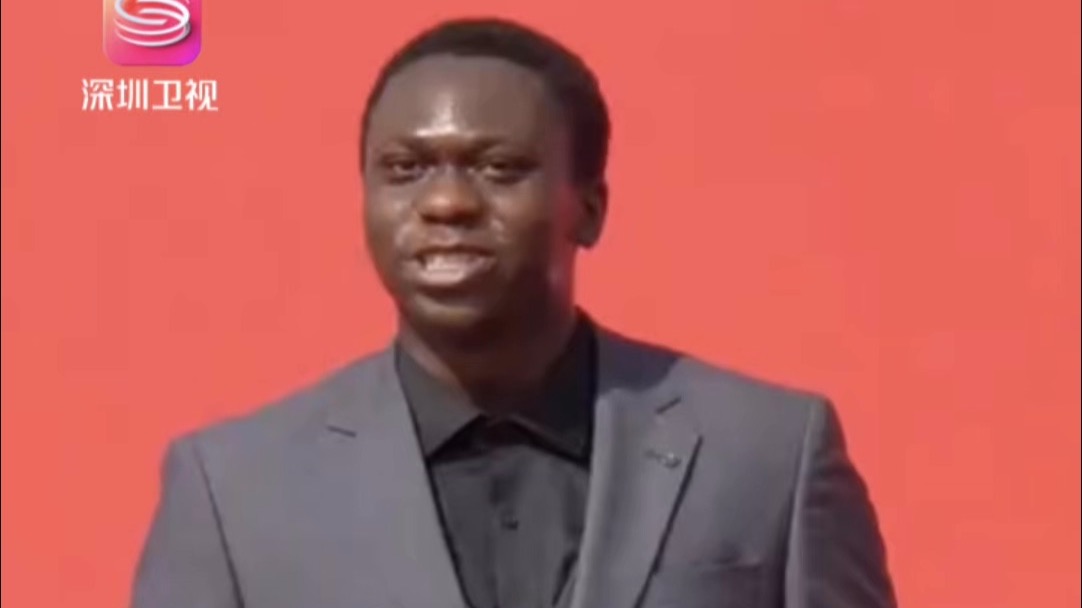 尼日利亚留学生张德开学典礼发言 开始不会说中文 现在“嬢嬢多加折...