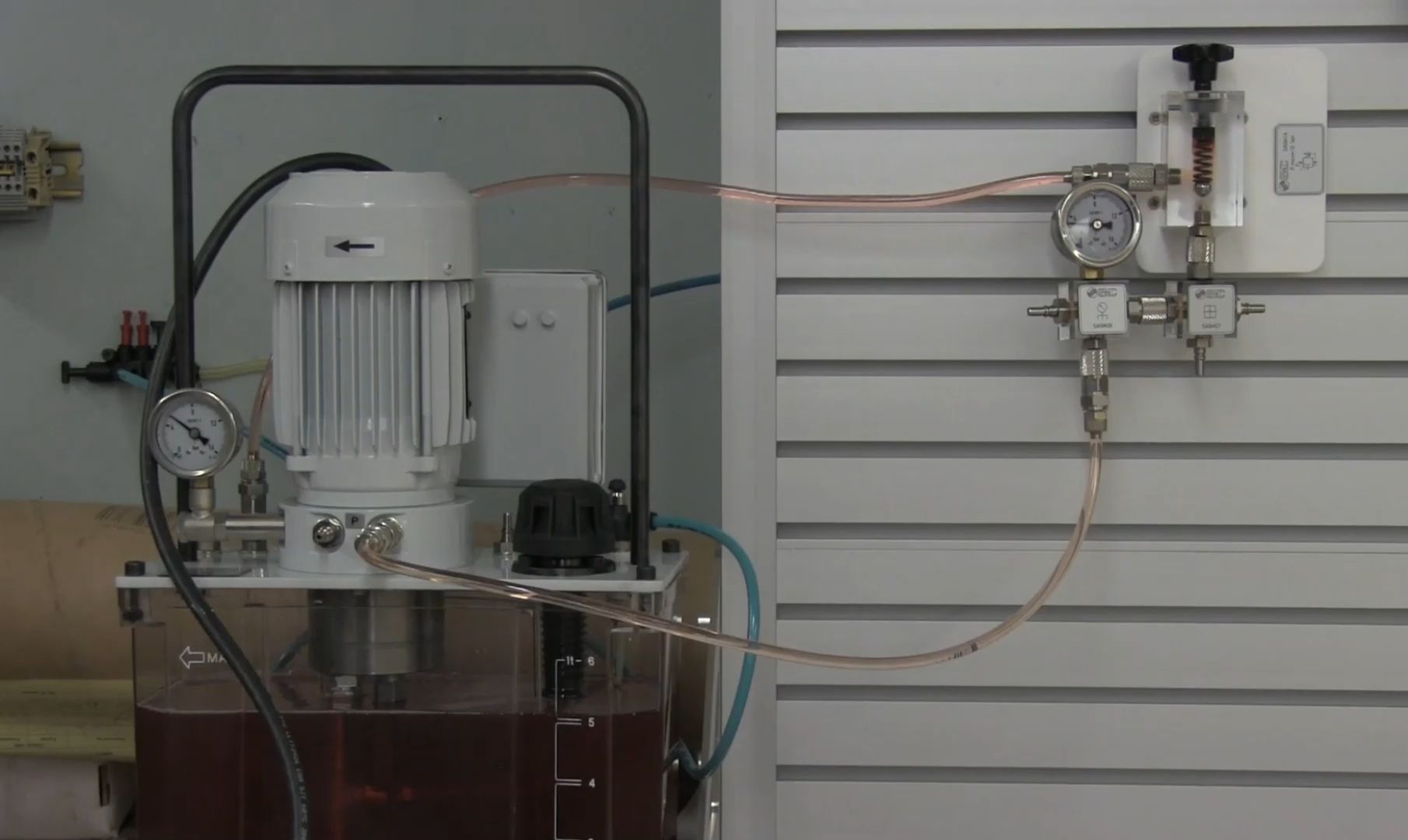 fluidsim液压与气压传动-减压阀工作原理动画