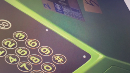 AOC 保时捷 PD32M设计缺陷,切换输入信号源快爆炸了