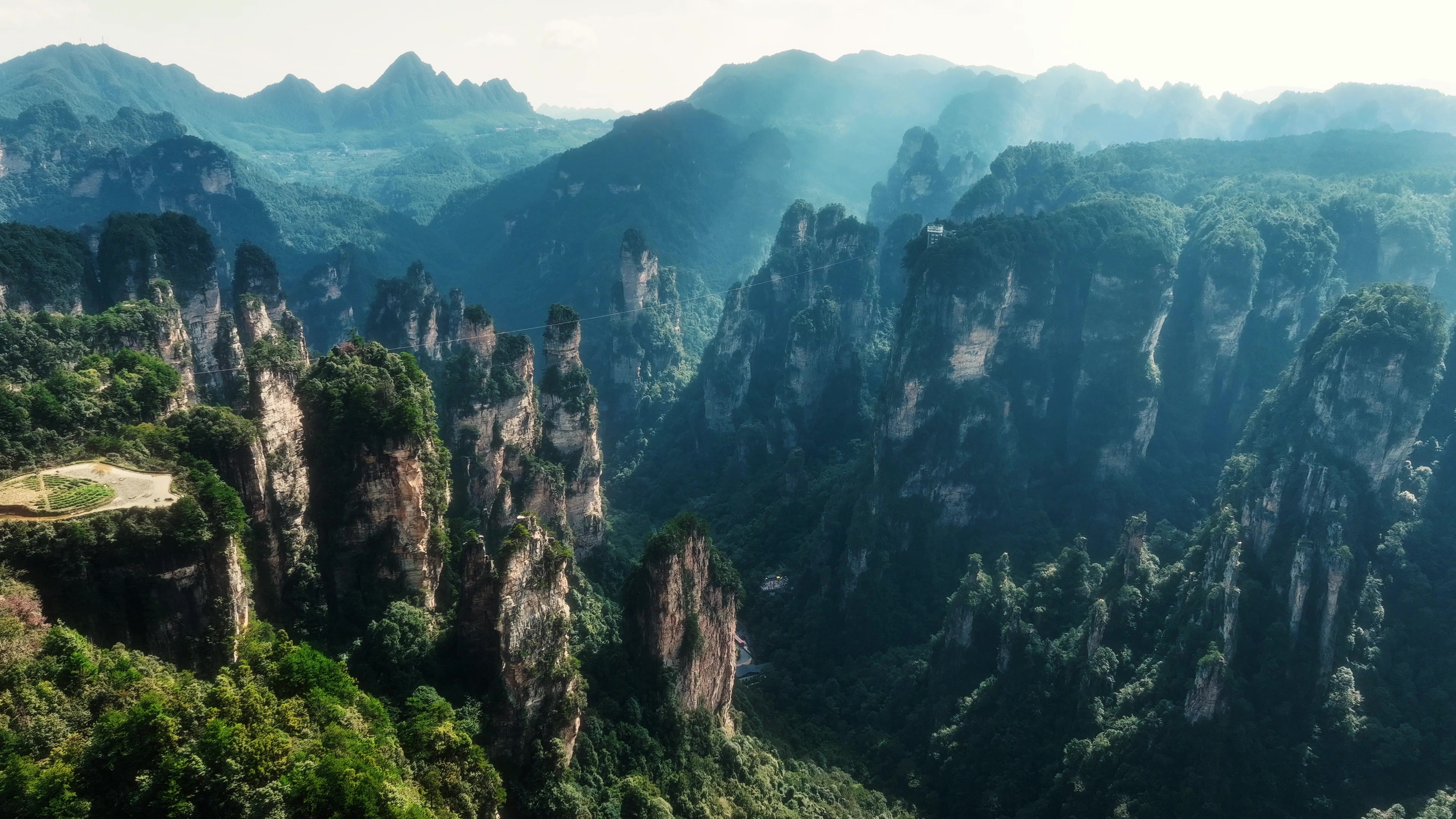 ...会有一座电梯! #张家界国家森林公园 #张家界百龙天梯 #仙境 #秋天