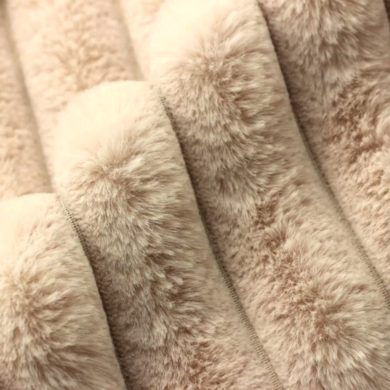 无光抽条兔毛绒宽竖条小兔毛剪沟坑条PV绒布料仿皮毛服装家纺面料