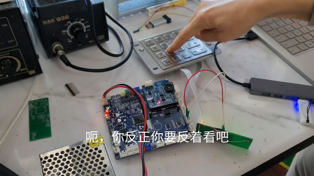 键盘记录器,可通过无线网或者内存卡记录键盘的所有操作内容