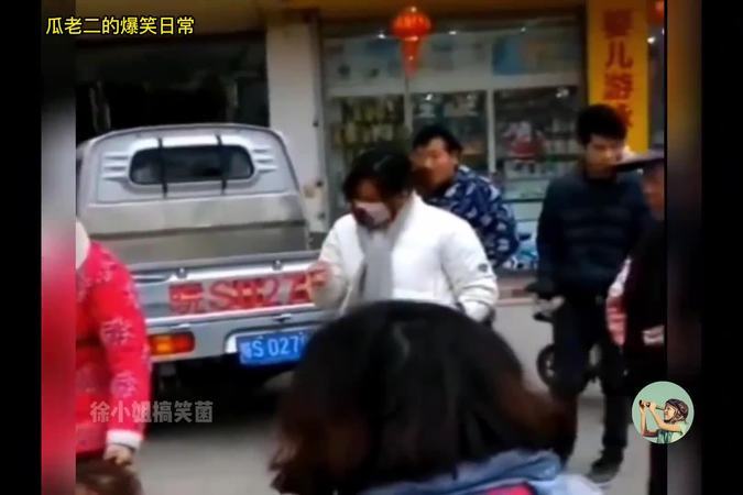 22个原配与小三互撕名场面,撕衣服扯头发好不热闹