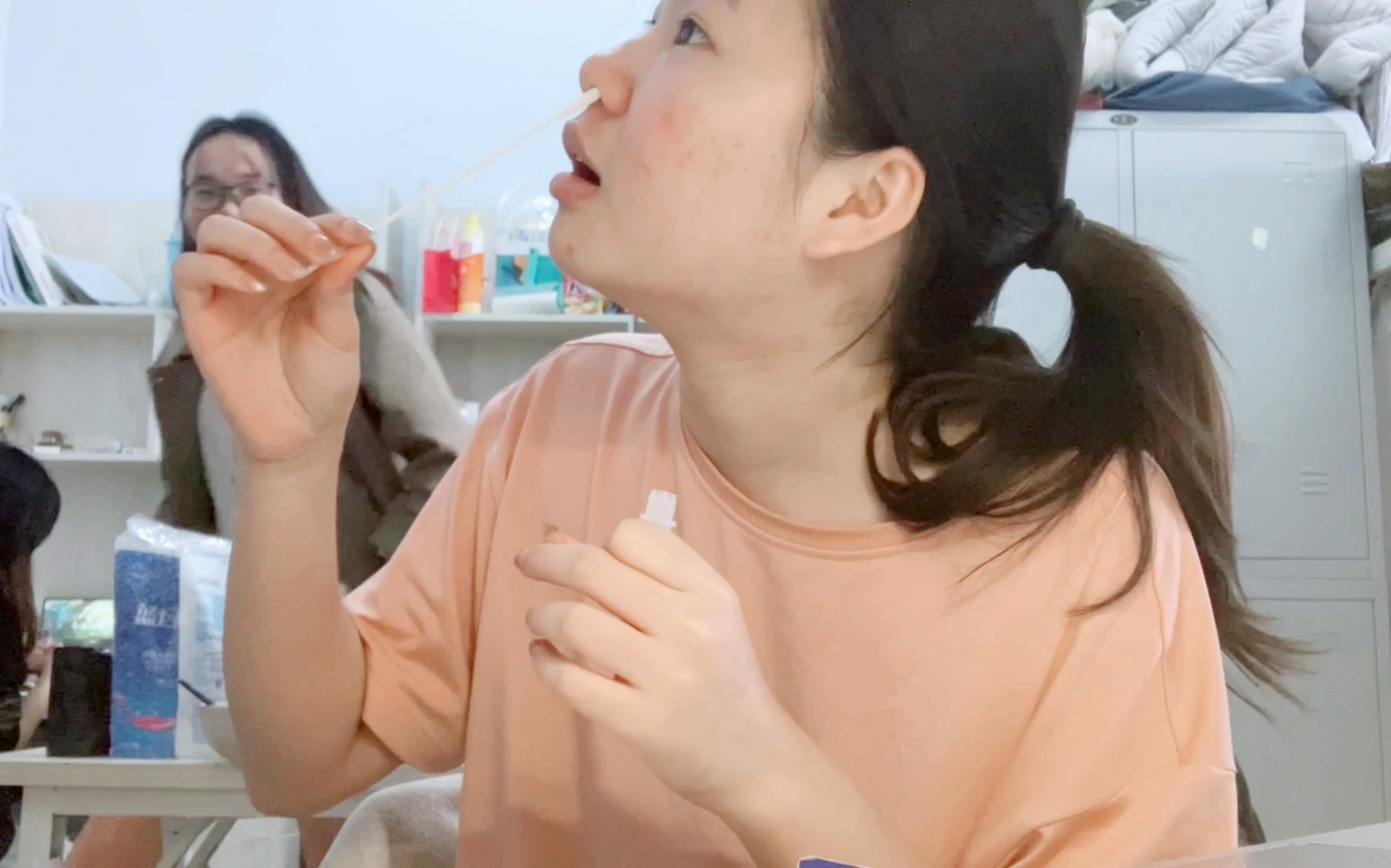 吉大医学生新冠抗原自测 鼻咽拭子自戳