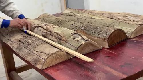 当柴烧的木板,偷偷拿来改造创意木桌,有这手艺难怪小楚能住别墅