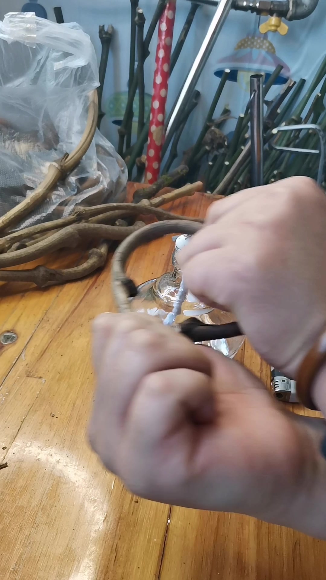 金刚藤手镯制作过程-黑藤手镯制作方法——吾来藤