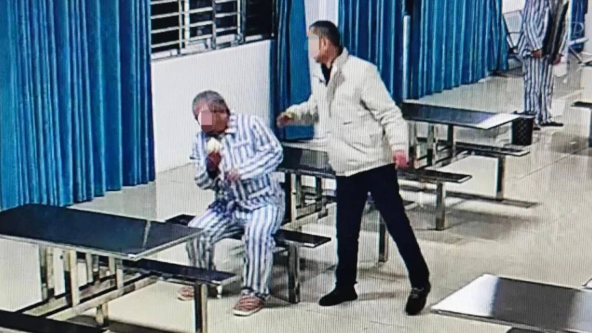 记者卧底精神病院:医护人员扇耳光、脚踹、水管抽打病人,虚构诊疗...