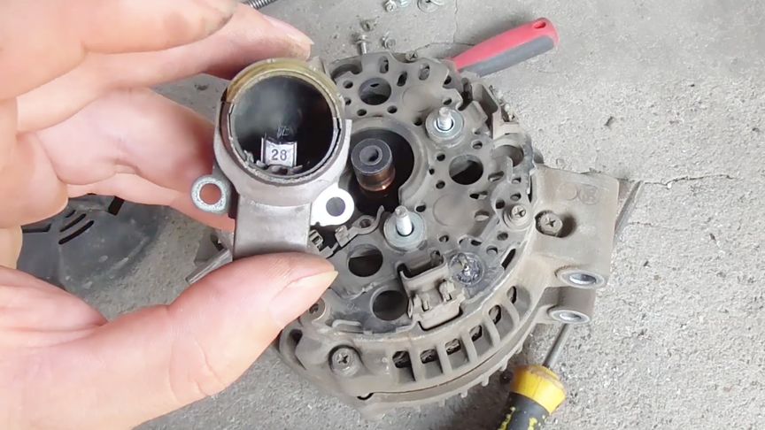 解密发电机内部原理,原来汽车不发电都是这些坏了