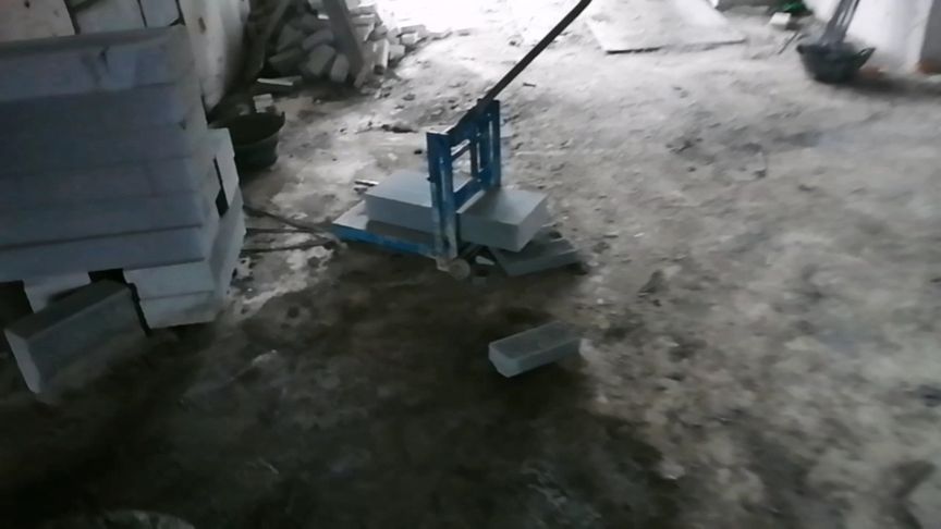 5号楼二次结构砌墙施工现场,