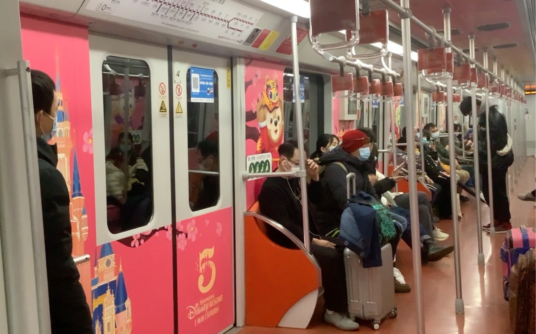 上海地铁11号线:支线段超漫长的地下隧道区间。昌吉东路站～上海...