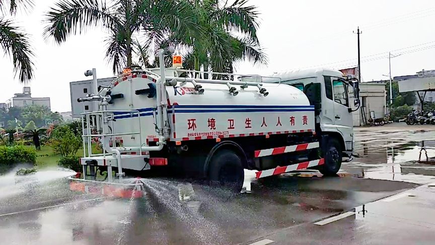 洒水车视频,洒水车后洒视频,洒水车工作视频