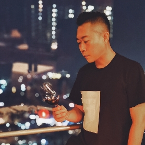 松散机车梁坤 