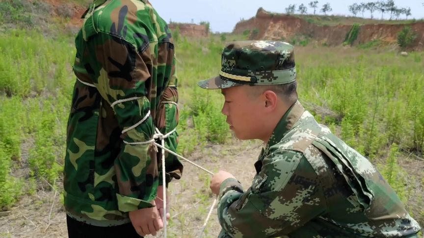 抓住小偷不会捆绑怎么办?张教官来教你如何捆绑,跑不了!