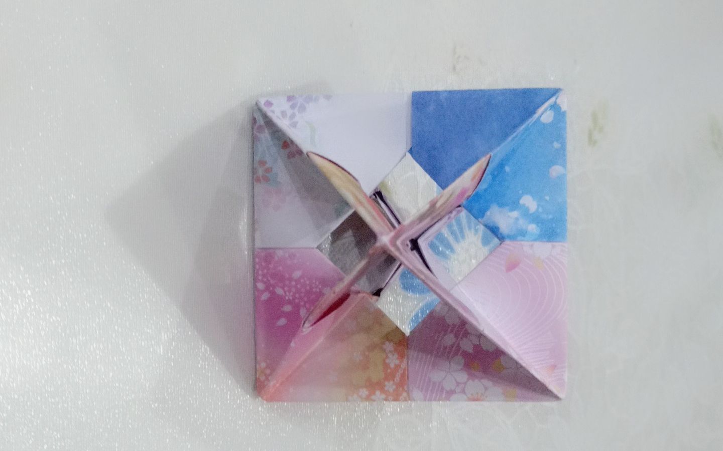 纸折手工,中空花球,手里把玩的解压玩具,做法也是非常的简单