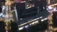 “五一”劳动节,南京街头亮灯,向坚守一线的抗疫劳动者致敬。