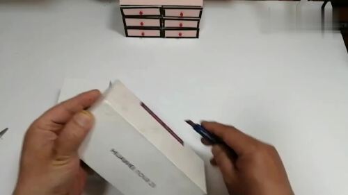 迷你小冰箱,真的是超级形象哦,就差通电制冷了