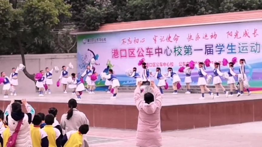 小学生运动会《啦啦操》孩子们勇于创新,大胆表现   活