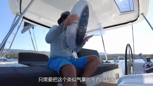 黑科技太阳能蒸馏器,灌上海水充上气,晒个太阳就能喝到淡水