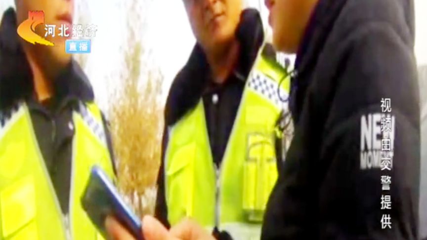 邯郸一电动汽车在去办牌照路上被查,交警因其未挂号牌扣司机12分