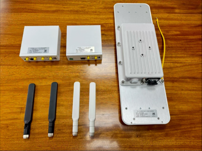 四向穿梭车立体库工业无线Wi-Fi通讯最佳搭档1. 黄金搭档:1瓦30dBm...