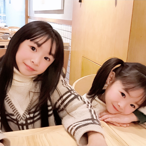 好奇姐妹漩漩和聪聪 