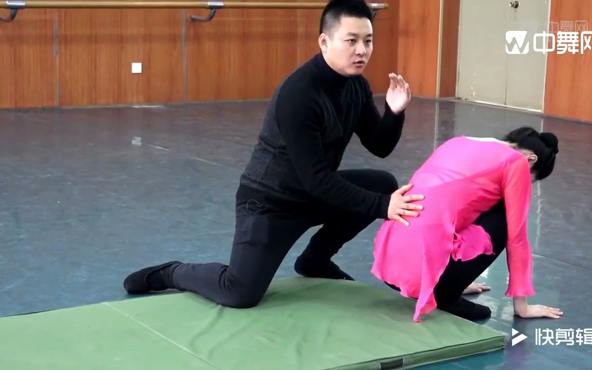 少儿舞蹈基本功--后翻滚分解动作教学