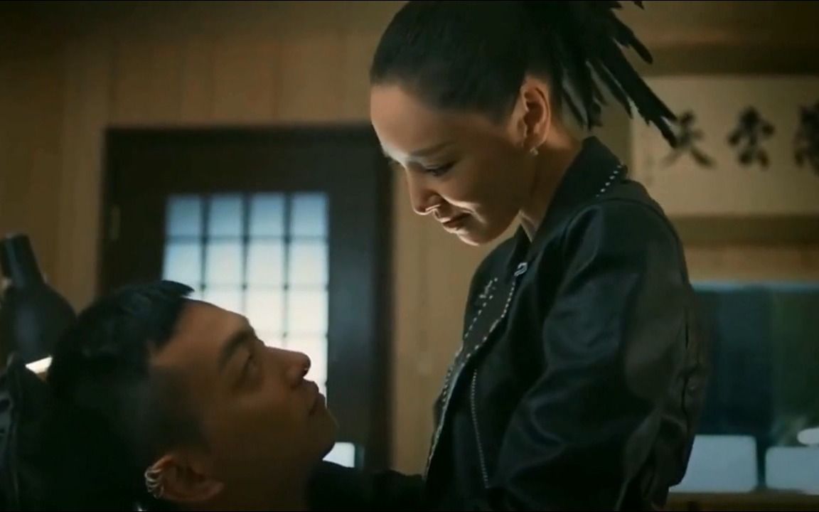 美女勾引男人太简单了,几句话一个热吻,没人能抵抗