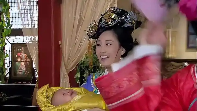 还珠格格:令妃太招人喜欢了,得知皇上回宫,急忙开始梳妆打扮