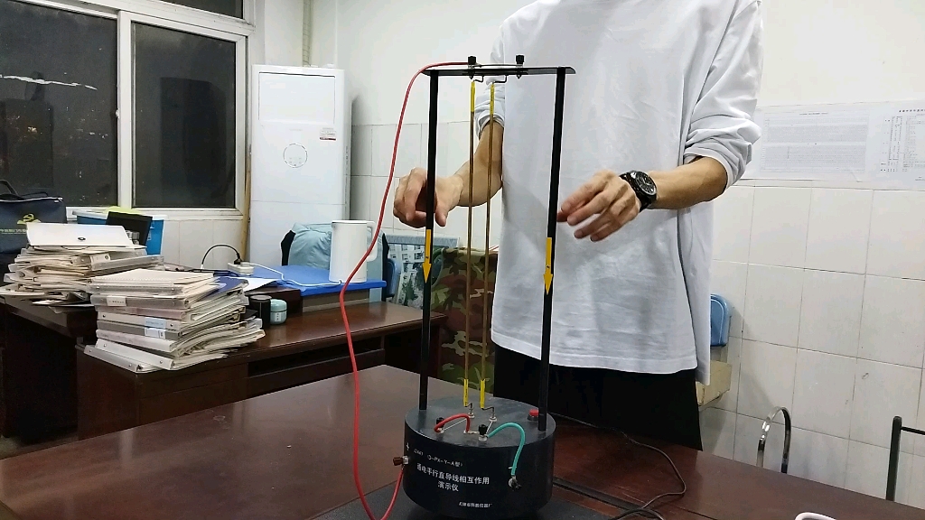 通电导线受力演示实验