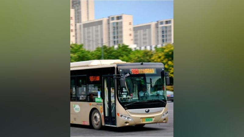 985路唯二的宇通E10金条塞拉门版,这也是985路第一次使用此车型
