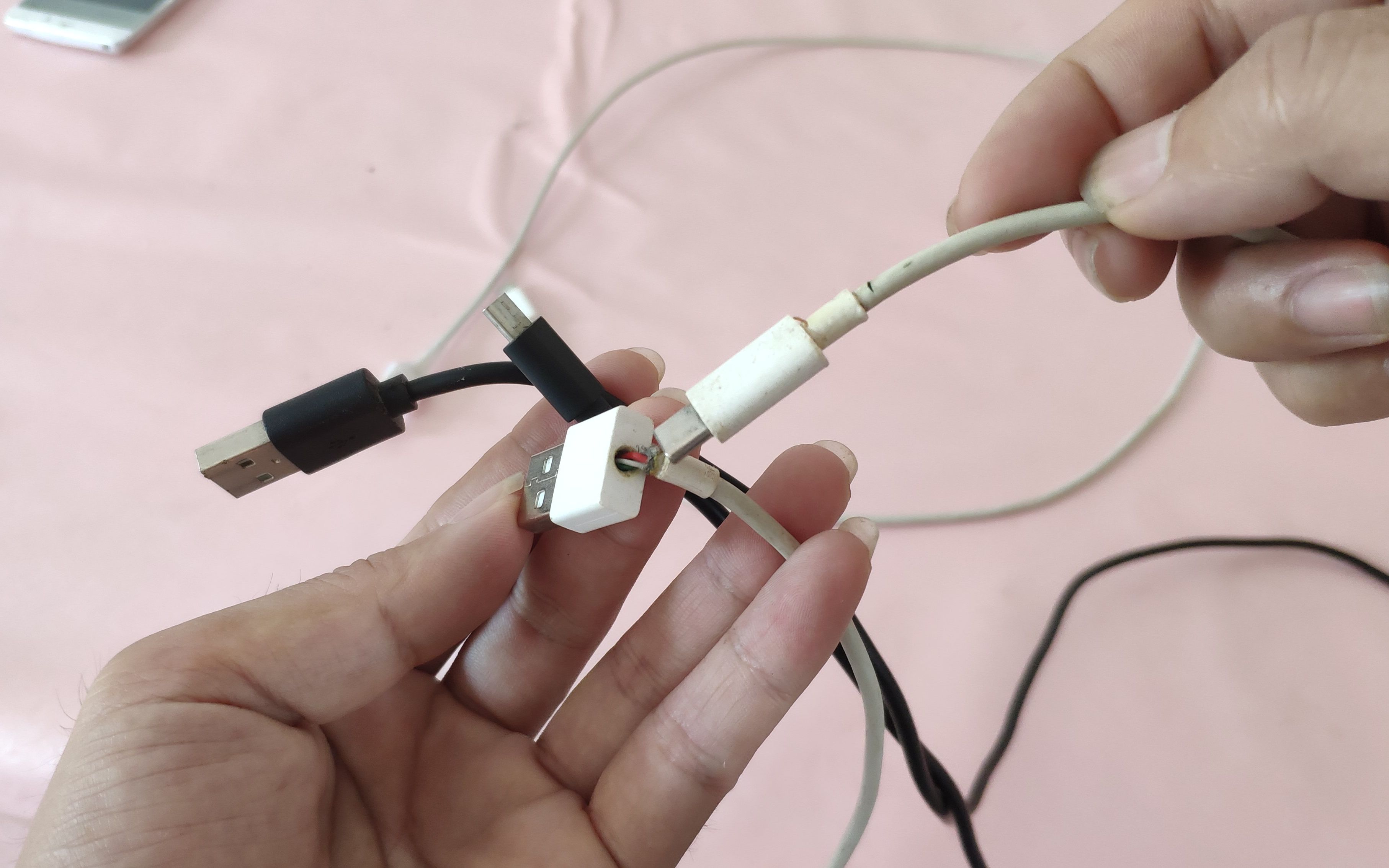 数据线头坏了很棘手,简单一招,快速修好,比新的更耐用