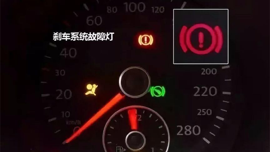 仪表盘上这2个灯亮起,一定要立即停车,很多新手不懂,做错危险