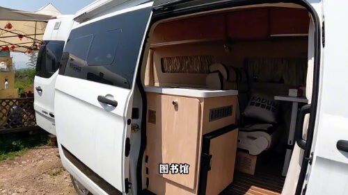 不到25万的福特房车,拥有变形金刚布局,周末秒变带娃神器