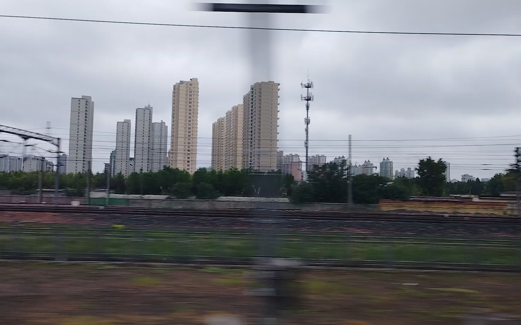 G67次列车到达石家庄车站