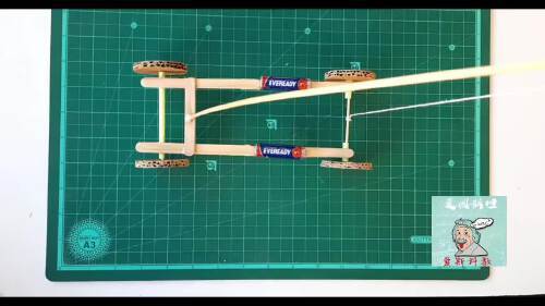 如何制作弹力动力小车