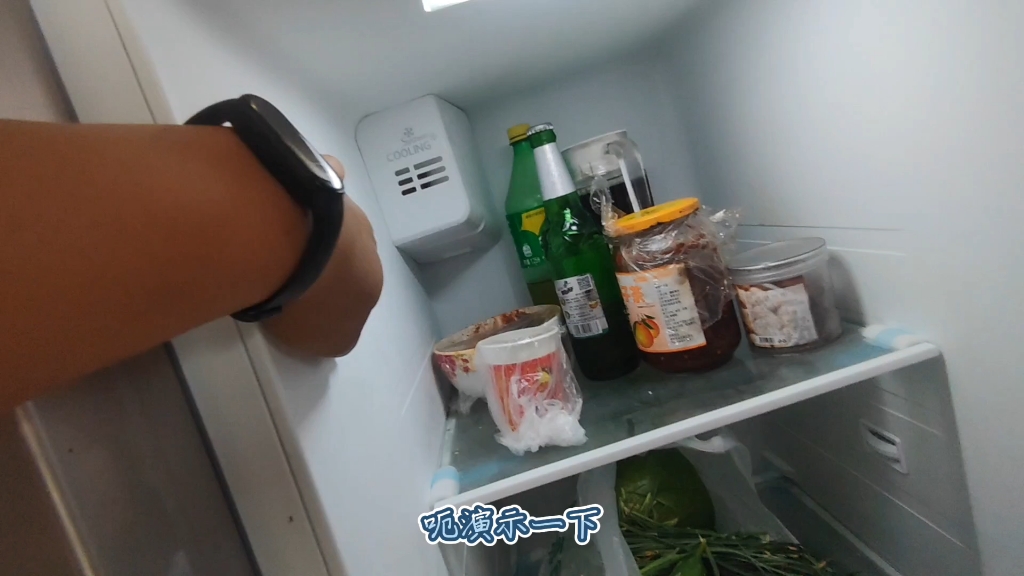 美的风冷无霜冰箱维修。冷冻室结冰温度过低。