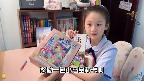 小孩姐狂飙英语赢零食!猜猜这波单词能换多少包趣影卡?