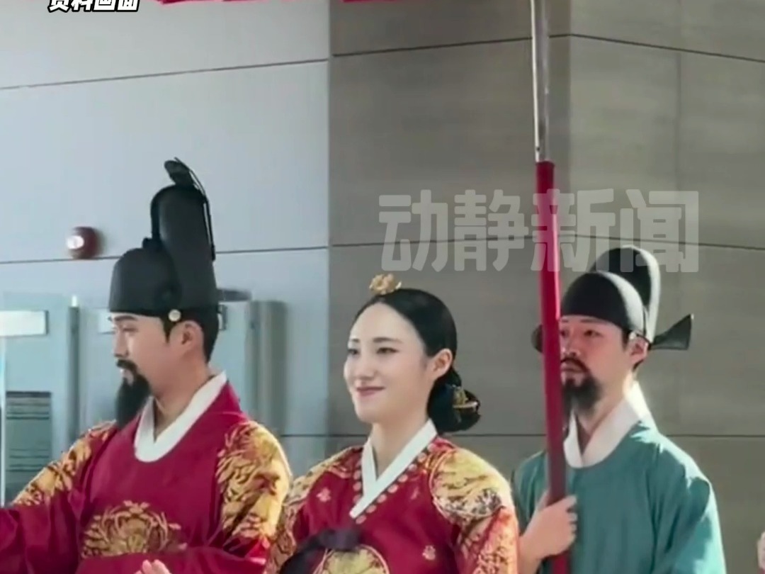 韩国政府鼓励公务员穿韩服上班,定每月最后一个周三为韩服日,出台 “...