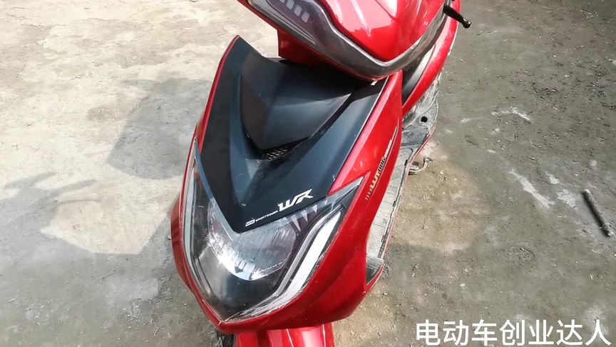 电动车维修之外壳拆卸:只要用上师傅这个方法,单手也能一拆就掉