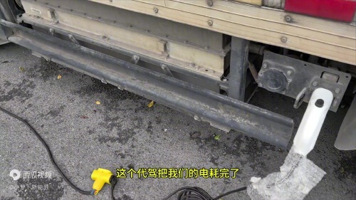 新能源车跑没电了千万不要多次启动,小电瓶没电后就充不进电了