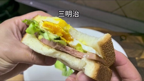 简单的三明治用来做早餐方便又好吃