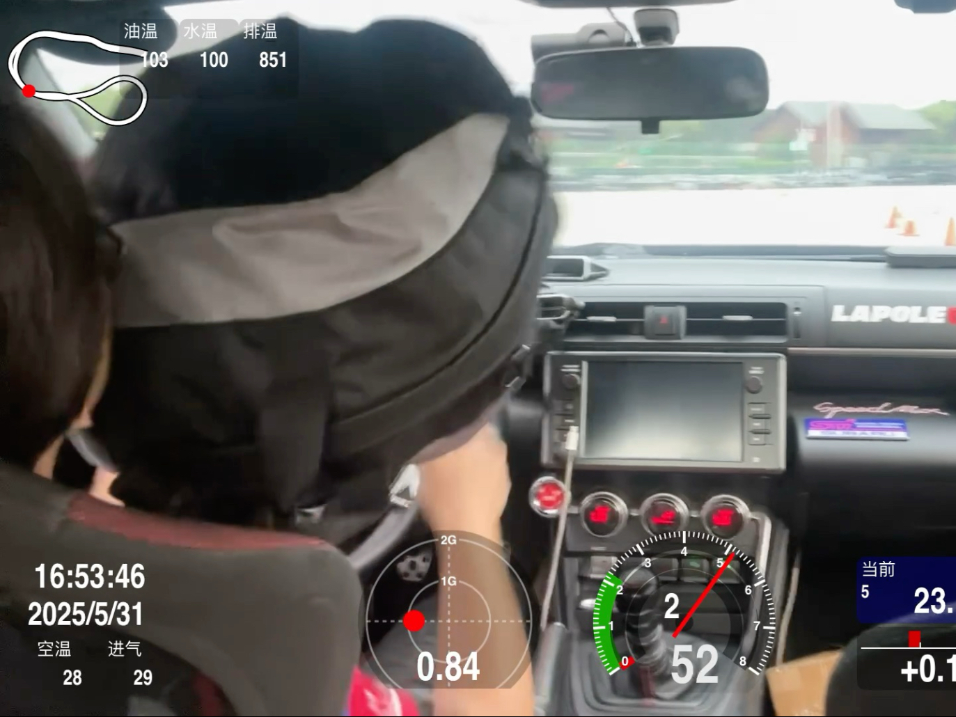 边跑赛道边打篮球是什么感觉